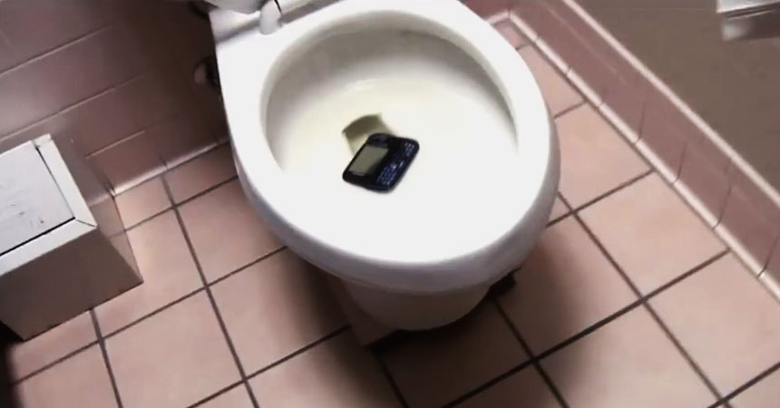 ¿Se te cayó tu teléfono al inodoro? Esto deber hacer para salvarlo de ...