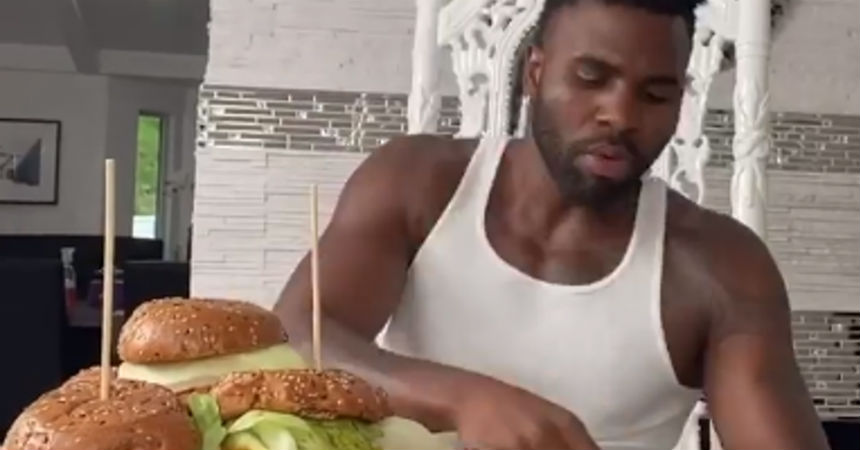 Jason Derulo se come 22 hamburguesas para celebrar su fama en Tik Tok y ...